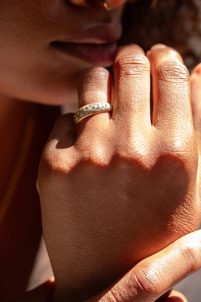 Adel Chefridi | TAPERED MULTISTONE BAND IN DIAMOND – RELIQUARY