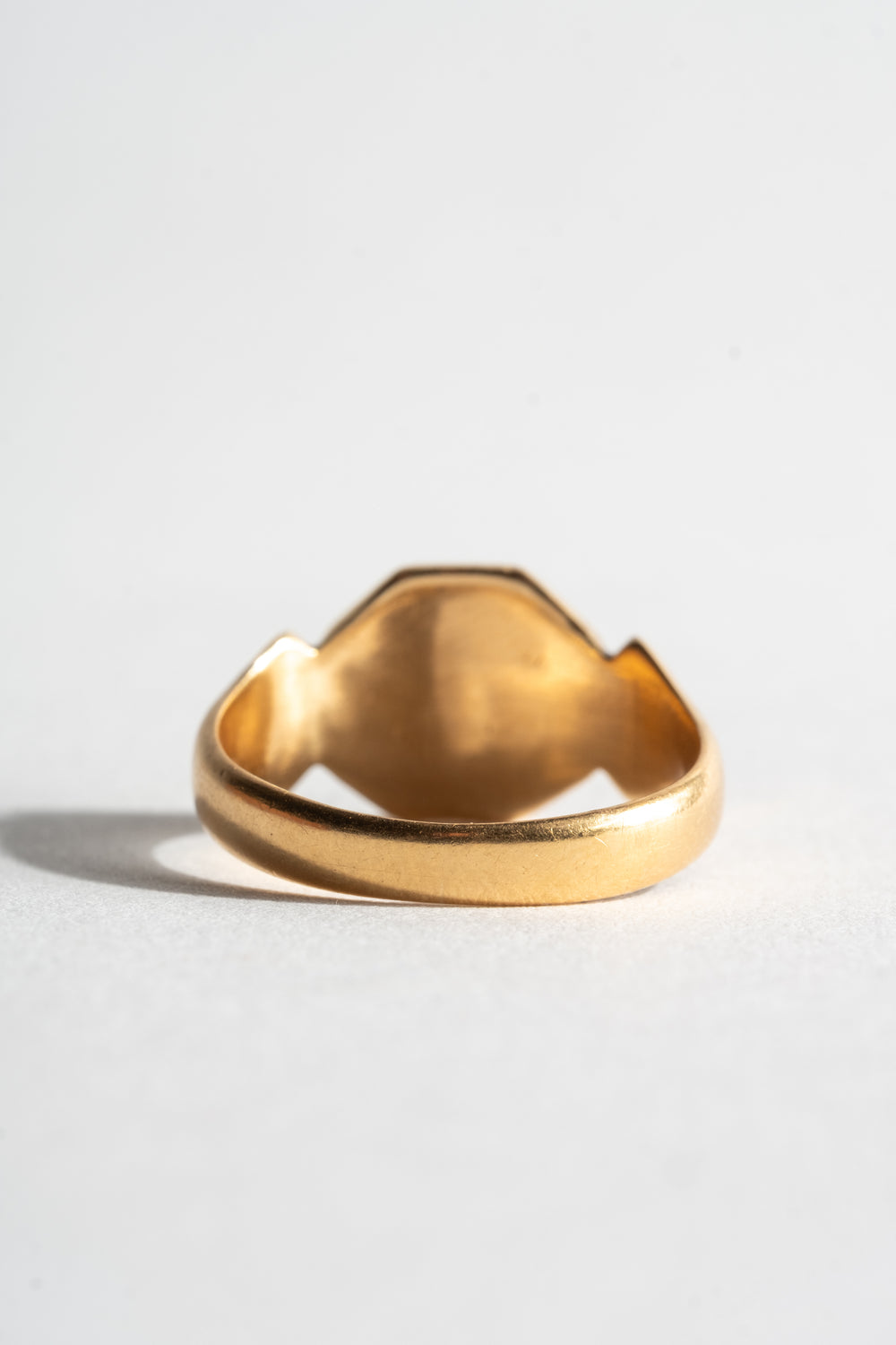 Reliquary Vintage | 18K Victorian Octagonal Signet Ring – RELIQUARY